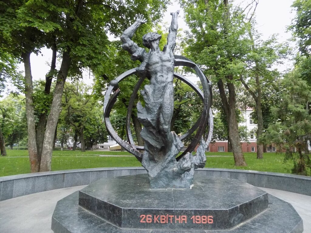 Anıt, heykel Жертвам Чернобыля, Chernigov, foto