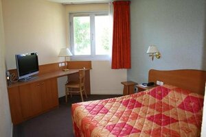 L'Embarcadère (Auvergne-Rhône-Alpes, Ain, Arrondissement de Nantua, Nantua, Avenue du Lac, 13), otel