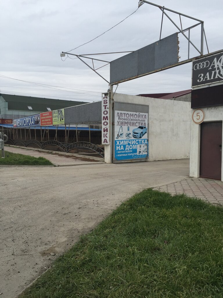 Kollar ve hortumlar Remzona Rvd, Yevpatorya, foto