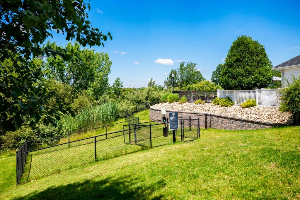 Arazi dizisi Willow Grove Apartment Homes, Connecticut Eyaleti, foto