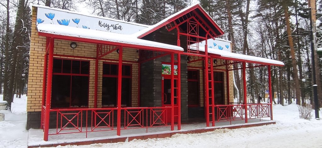 Kahve dükkanları Клумба, Sarov, foto