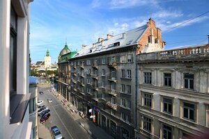 Hotel Dzhem Gnatyuka (вулиця Академіка Гнатюка No:4), otel  Lviv'den