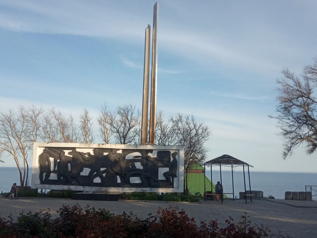 Anıt, heykel Трудовая слава приморчан-корабелов, Kırım Cumhuriyeti, foto