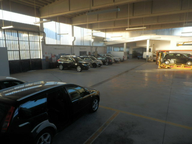 Otomobil servisi Autocarrozzeria La Bovesana, Piyemonte, foto