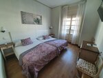Hostal Riesco (Calle Correo No:2, Municipios Madrid), otel  Madrid'den