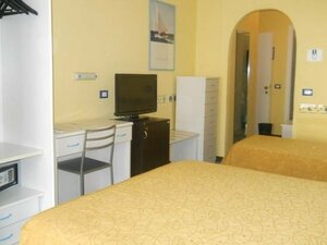Hotel Solemare (Liguria, Provincia di Savona, Lungomare Cristoforo Colombo, 17), otel  Albenga'dan