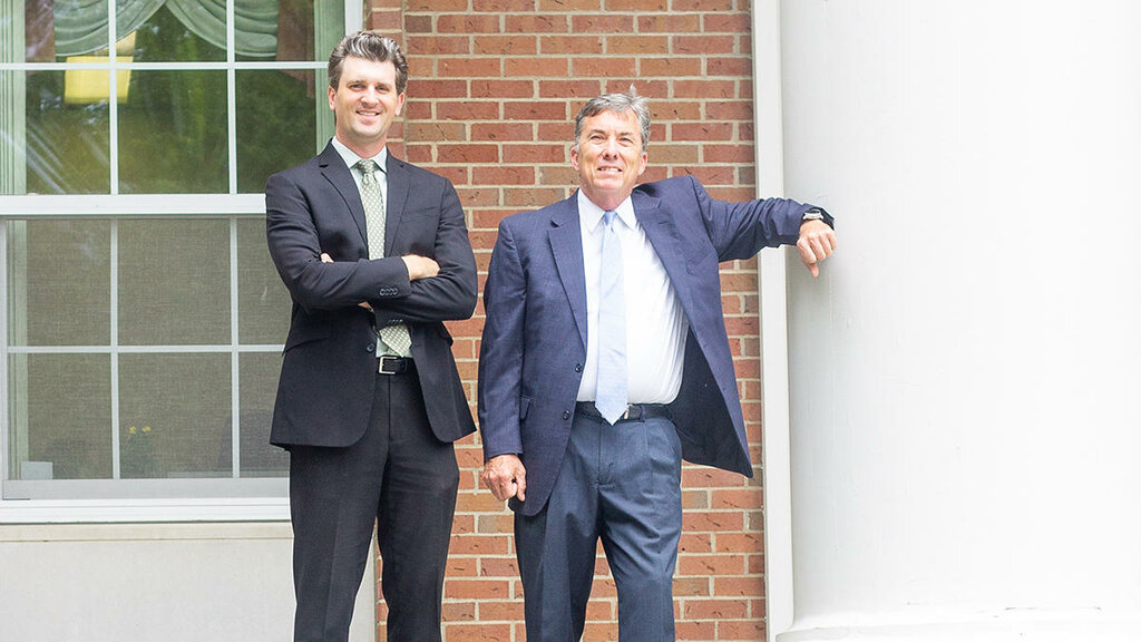 Avukatlar John Brooks Cameron & Associates, Medina, foto