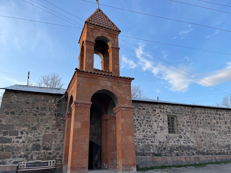 Ermeni apostolik kilisesi Церковь Алапарса, Kotayk, foto