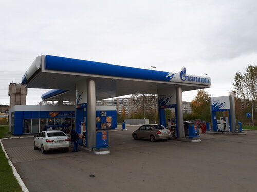 Benzin istasyonu Gazpromneft, Nijniaya Tura, foto