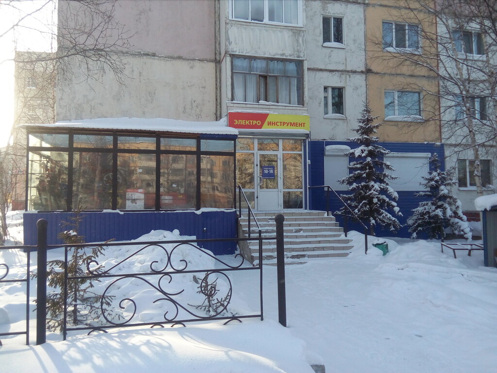 Elektrik ve benzinle çalışan aletler Электроинструмент, Nerungri, foto