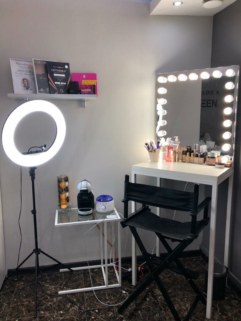 Kaş ve kirpik salonu Muaxeniya, Moskova, foto