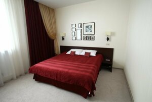 Avrora (Lukashina Street No:18, Schyokino), otel  Şçiokino'dan
