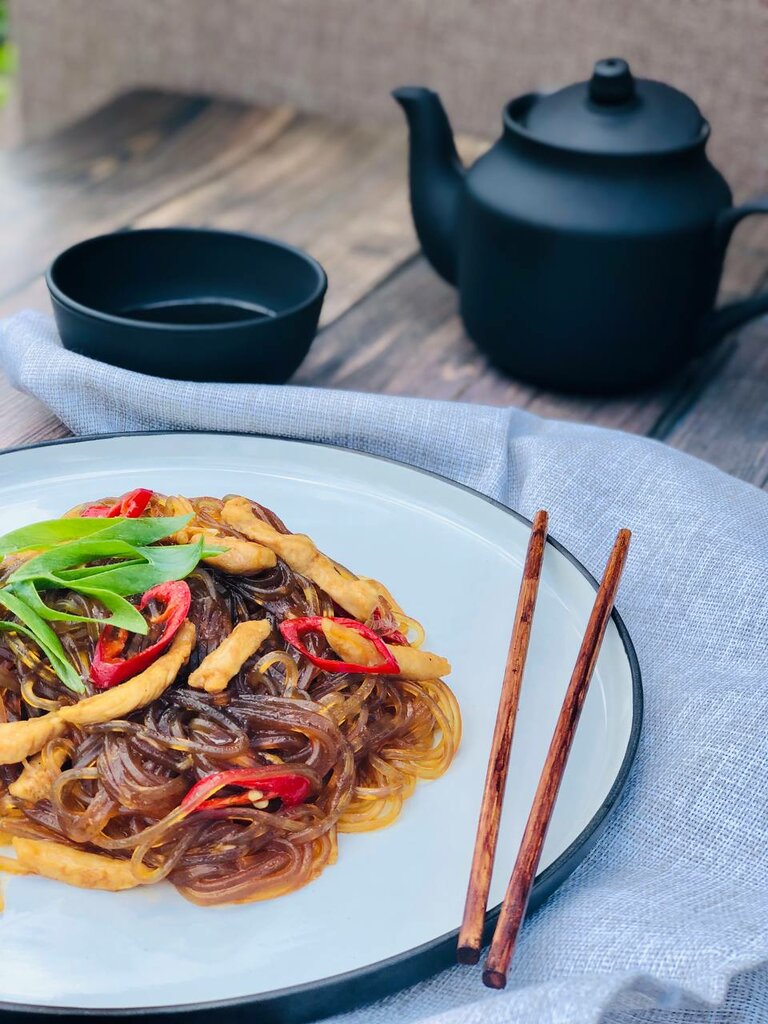 Hazır yemek teslim servisleri Two Sticks, Simferopol (Akmescit), foto