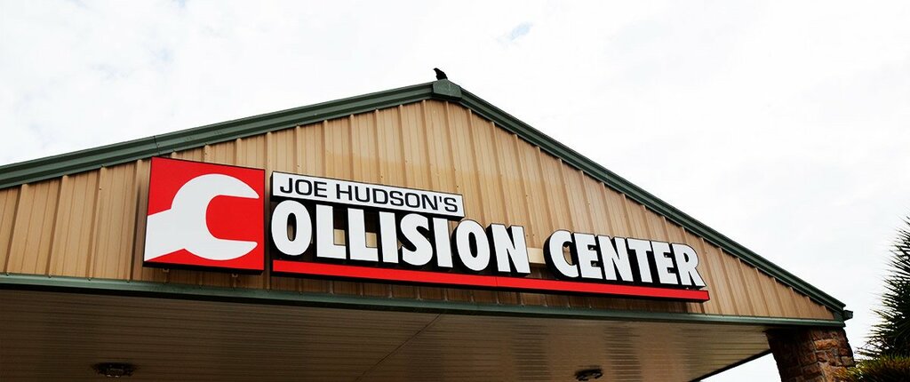 Oto kaporta Joe Hudson's Collision Center, Texas, foto