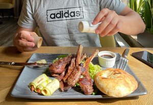 Lounge Cafe foRRest (Professionalnaya Street No:23к1, Dmitrov), kafe  Dmitrov'dan