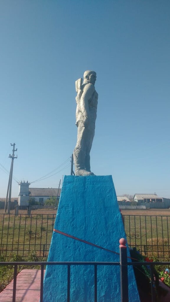 Anıt, heykel Воин-освободитель, Omskaya oblastı, foto