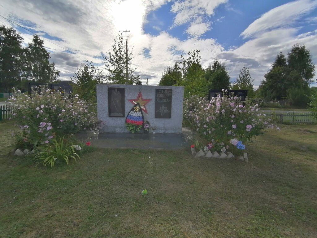 Anıt, heykel Воинам-землякам, погибшим на фронтах Великой Отечественной войны, Sverdlovskaya oblastı, foto