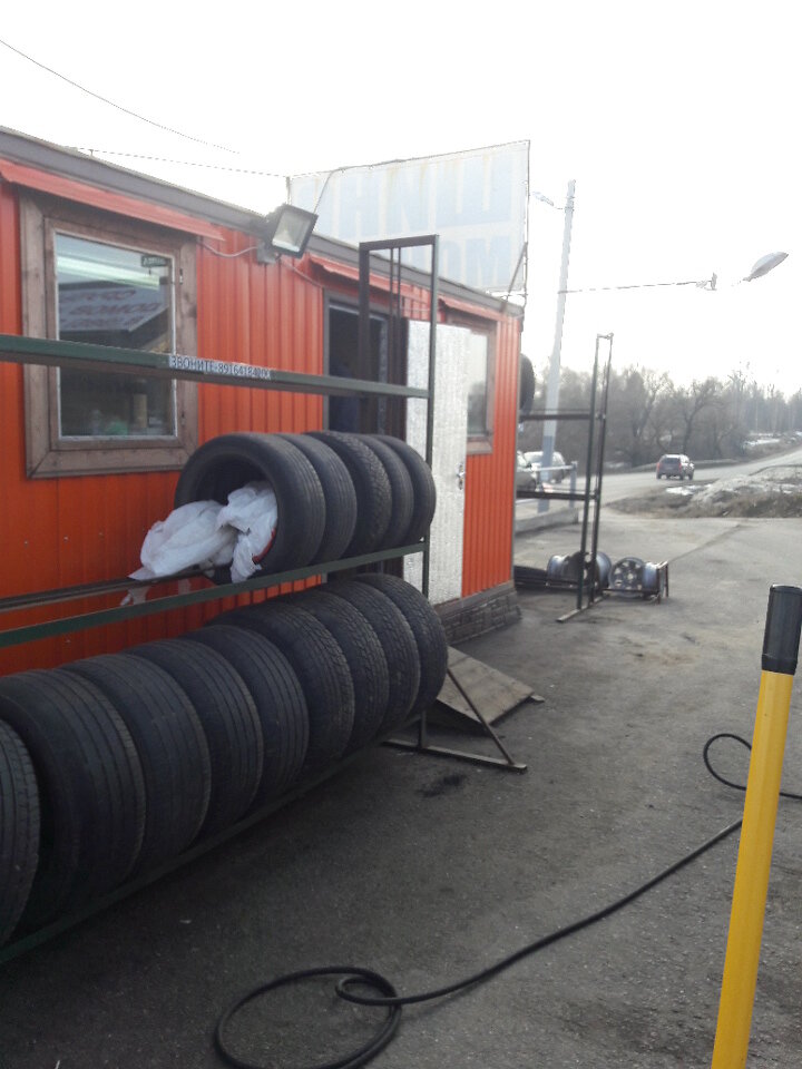 Oto lastik tamiri Shinomontazh, Puşkino, foto