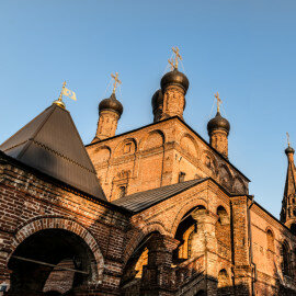 Dini kurslar Khram Uspeniya Presvyatoy Bogoroditsy V Krutitsakh Voskresnaya shkola, Moskova, foto