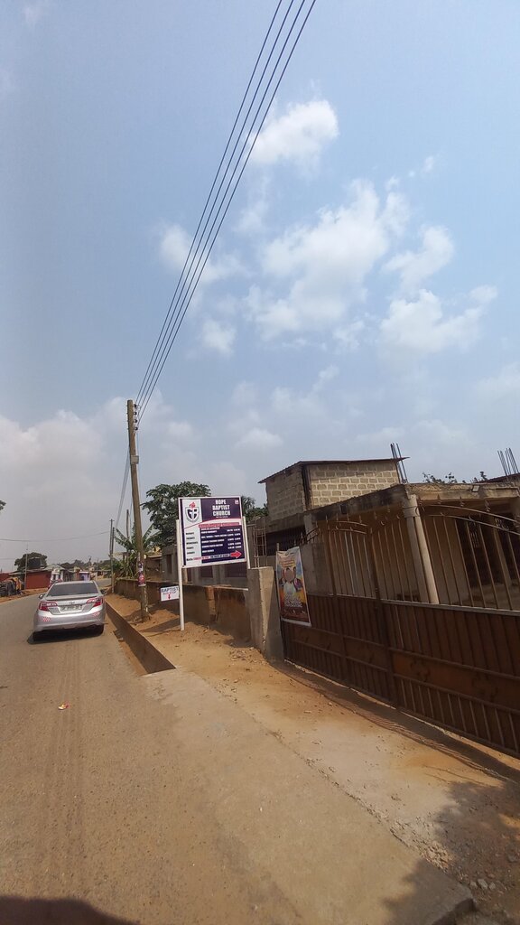 Protestan kilisesi Hope Baptist Church First Bell Mission, Akra, foto