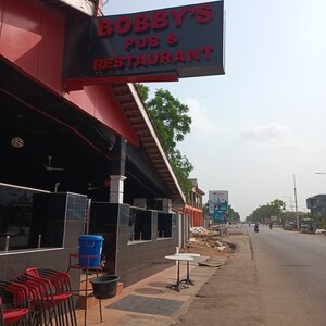 Bobby's Pub and Restaurant (Greater Accra Region, Accra, Ayawaso North, East Legon, Boundary Road), bar  Akra'dan