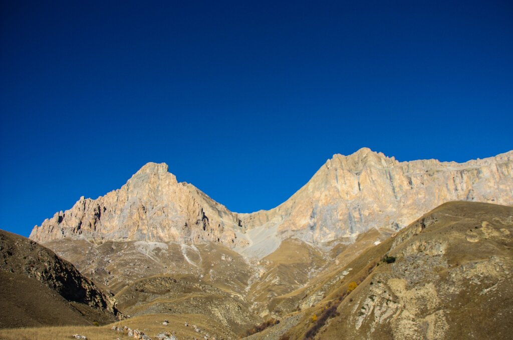 Dağ zirvesi Гора Каракая, Kabardino‑Balkarya, foto