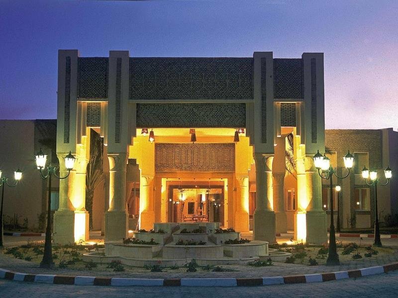 Otel Ras El Ain, Tuzer, foto