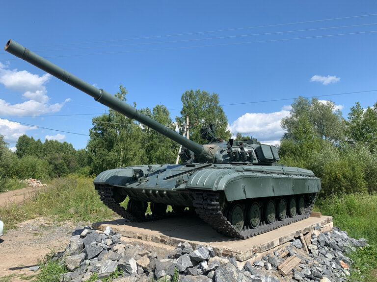 Turistik yerler Танк Т-64, Novosibirskaya oblastı, foto