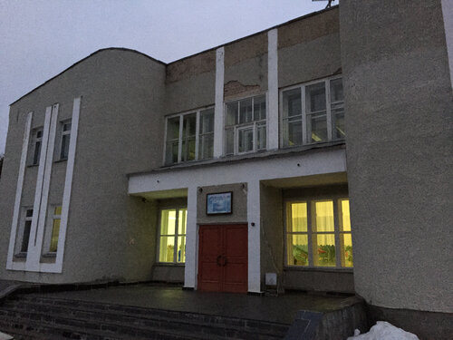 Yüzme havuzları Basseyn Delfin, Kirovskaya oblastı, foto