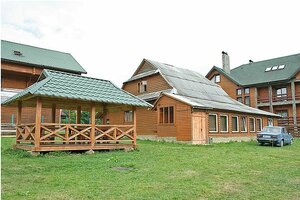 Kottedzh U Kravetskikh (вулиця Прохідний No:19), otel  Yaremcha'dan