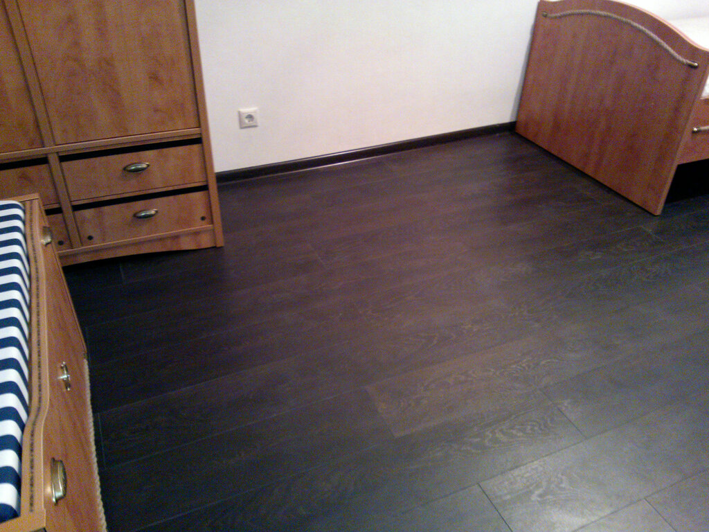 Zemin döşeme üretim ve satış firmaları Laminat Parketych, Krasnoyarsk, foto