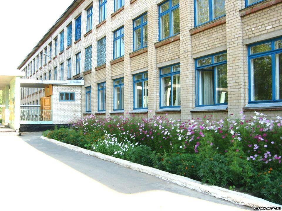 Ortaokul Shkola Zato Komarovsky, Orenburgskaya oblastı, foto