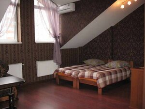 Nikolas (prospekt Chervonoi Kalyny No:36, Lviv), otel  Lviv'den