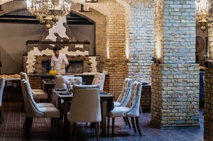Saperavi (Mykhaila Hrushevskoho Street No:1В), restoran  Kiev'den