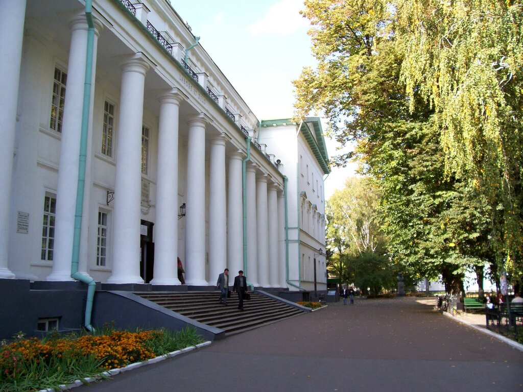 Üniversiteler Nezhinsky gosudarstvenny universitet imeni Nikolaya Gogolya, Nezhin, foto