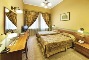 Frapolli (Derybasivska vulytsia No:13), otel  Odesa'dan