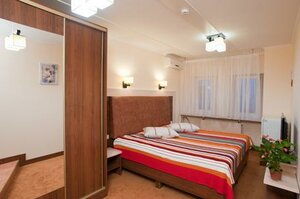Sedmoye nebo na Klinicheskoy (Klinichna Street No:23-25), otel  Kiev'den