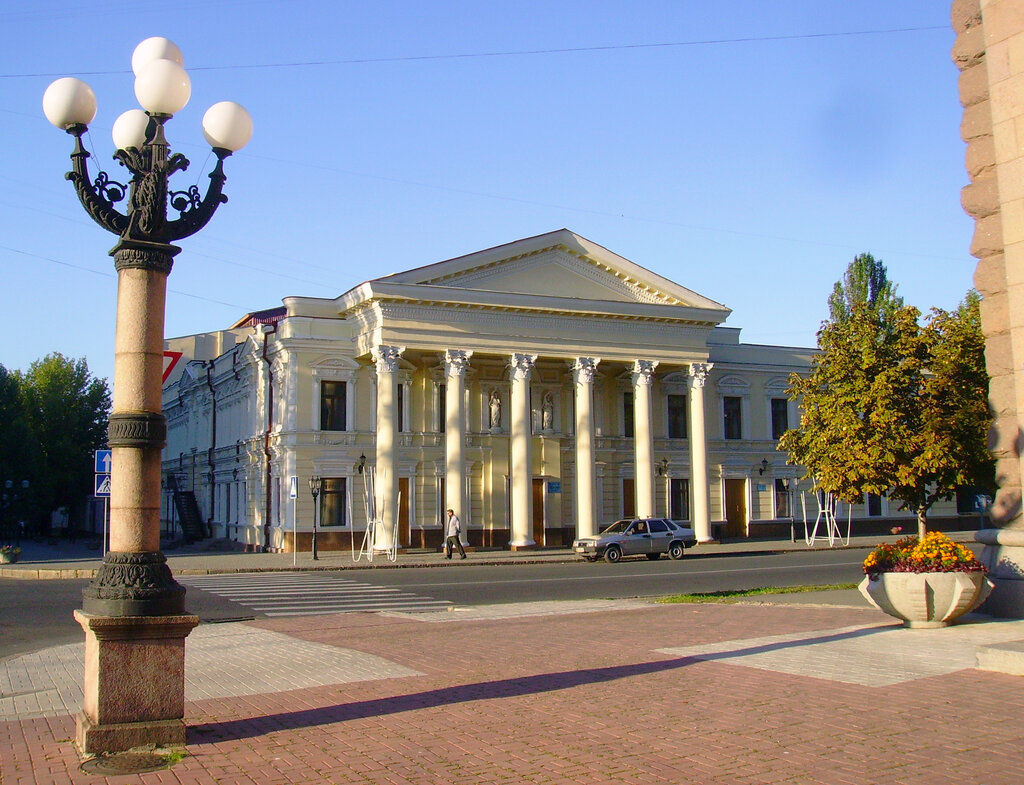 Tiyatrolar Nikolayevsky akademichesky khudozhestvenny russky dramatichesky teatr, Nikolaev, foto