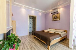 Apartment Lomonosova 50 (вулиця Михайла Ломоносова No:50/2), otel  Kiev'den