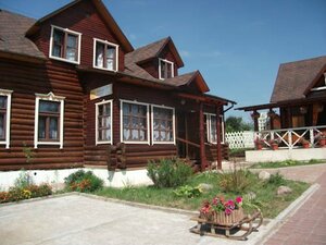 Dom-Usadba Yuriya Nikulina (Kommunisticheskaya ulitsa No:39), otel  Demidov'dan