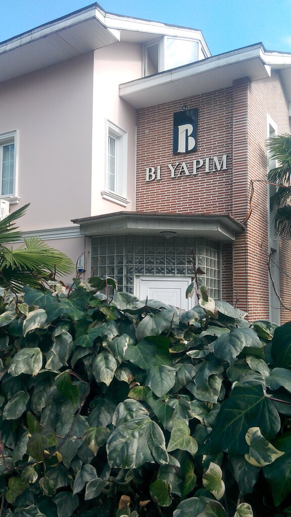 Gazete ve dergiler Bi Yapım, İstanbul, foto