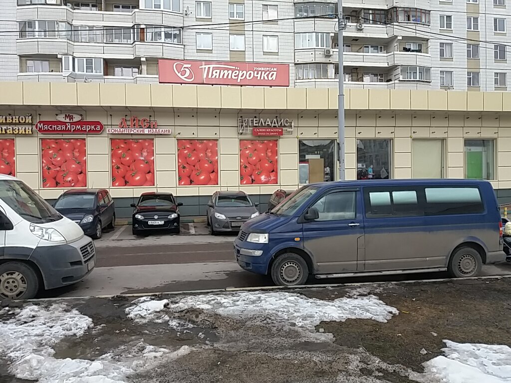 Kasap, şarküteri MyasnayaYarmarka, Moskova, foto