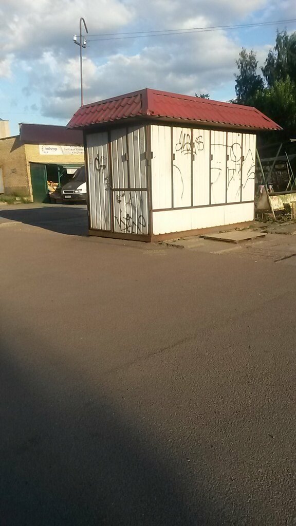 Gazete bayi Tochka prodazhi pressy, Gatchina, foto