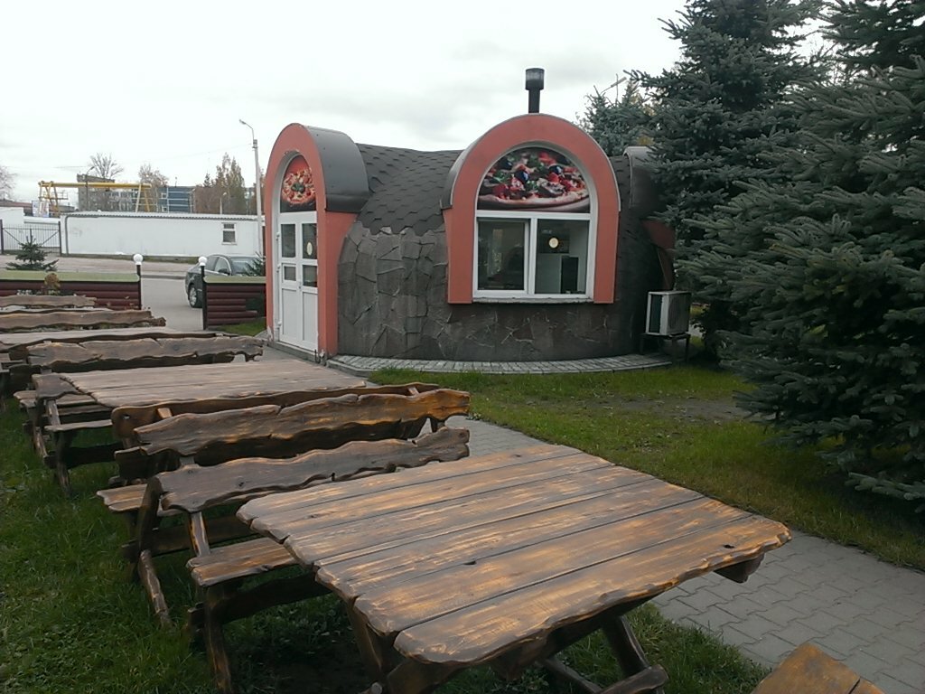 Fast food Starorusskaya melnitsa, set pirozhkovykh, Pskov, foto