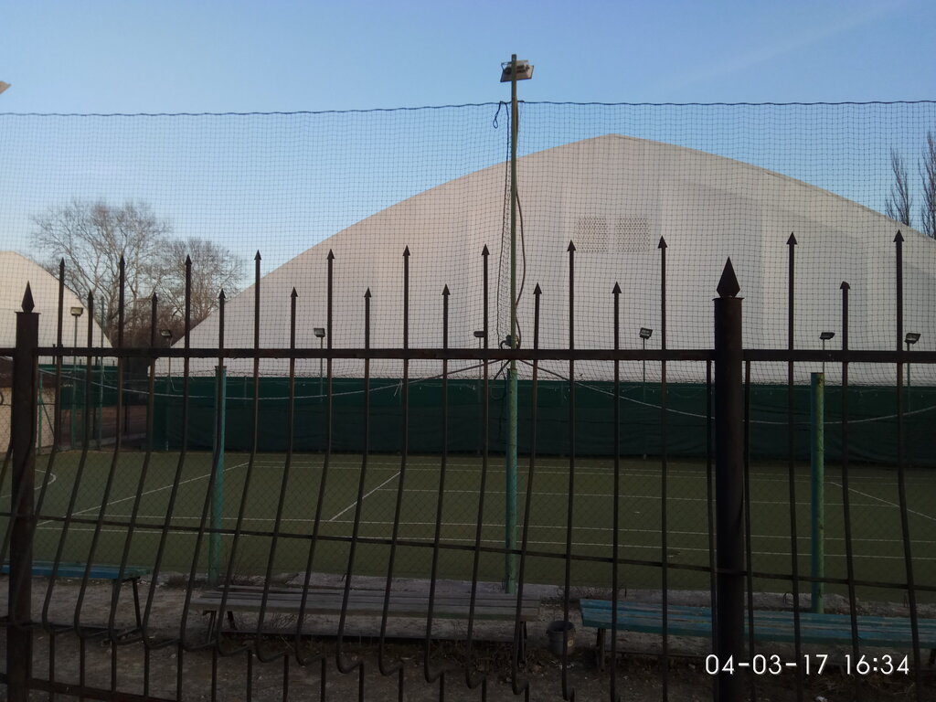 Çok amaçlı spor tesisleri Tennisny kort Myach & Myach, Zaporoje, foto