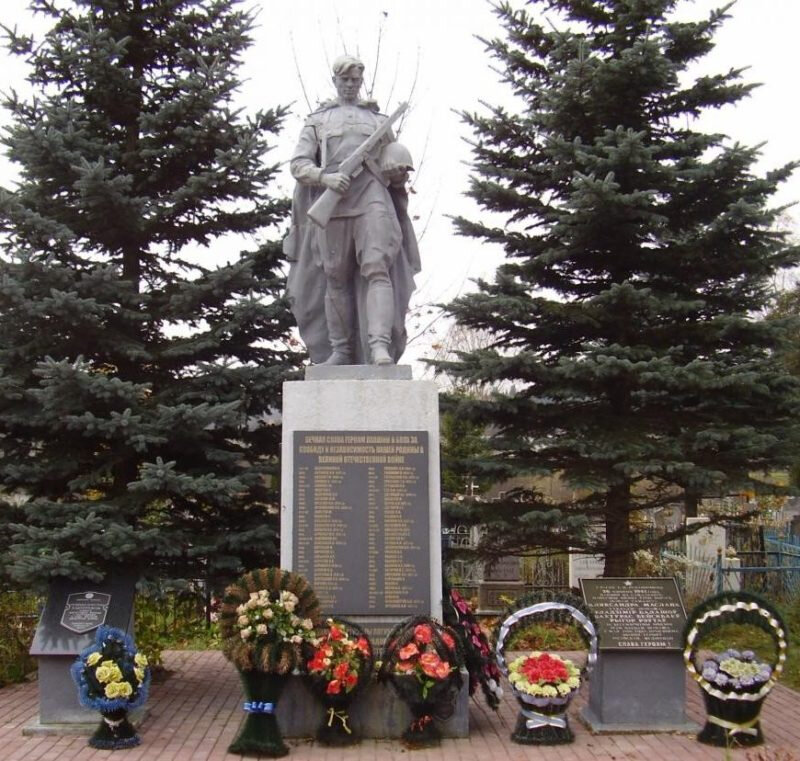 Anıt, heykel Братская могила, Minskaya oblastı, foto