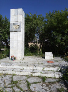 Обелиск павшим односельчанам в годы Великой Отечественной войны, 1941-1945 гг. (Chelyabinsk Region, Krasnoarmeyskiy rayon, posyolok Lugovoy, Sovetskaya ulitsa), anıt, heykel  Çeliabinskaya oblastından