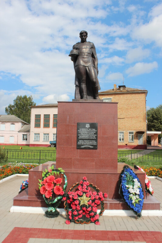 Anıt, heykel Братская могила, Belgorodskaya oblastı, foto