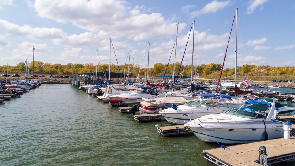 Tekne, kayık, yat Saylorville Lake Marina, Iova Eyaleti, foto