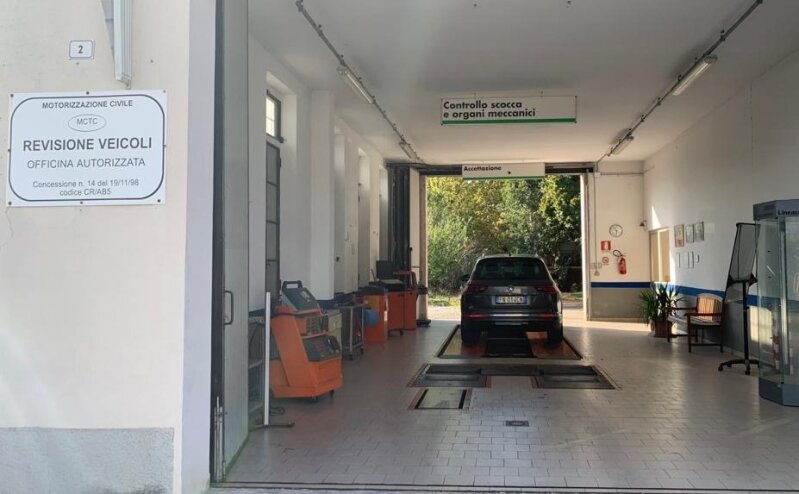 Otomobil servisi Carra S. A. S. di Capelli Federico e C., Lombardiya, foto